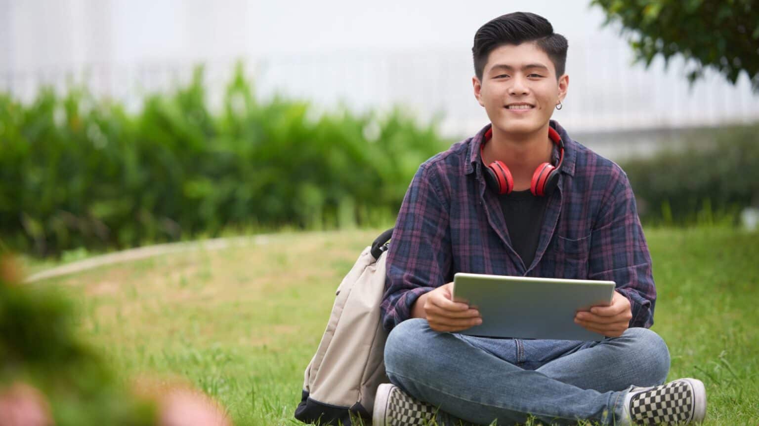 Senior Year Checklist: 7 Essential Tasks For College Success